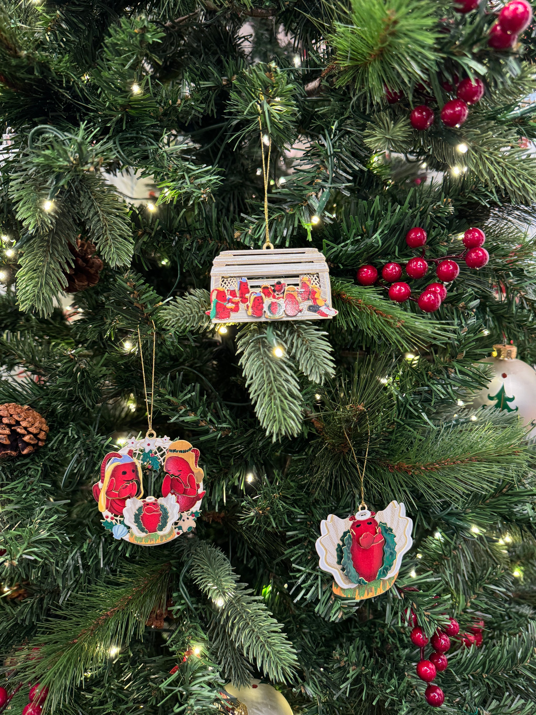 MARY, JOSEPH, AND BABY JESUS ORNAMENT (FAMILY) – Lobster Nativity Scene